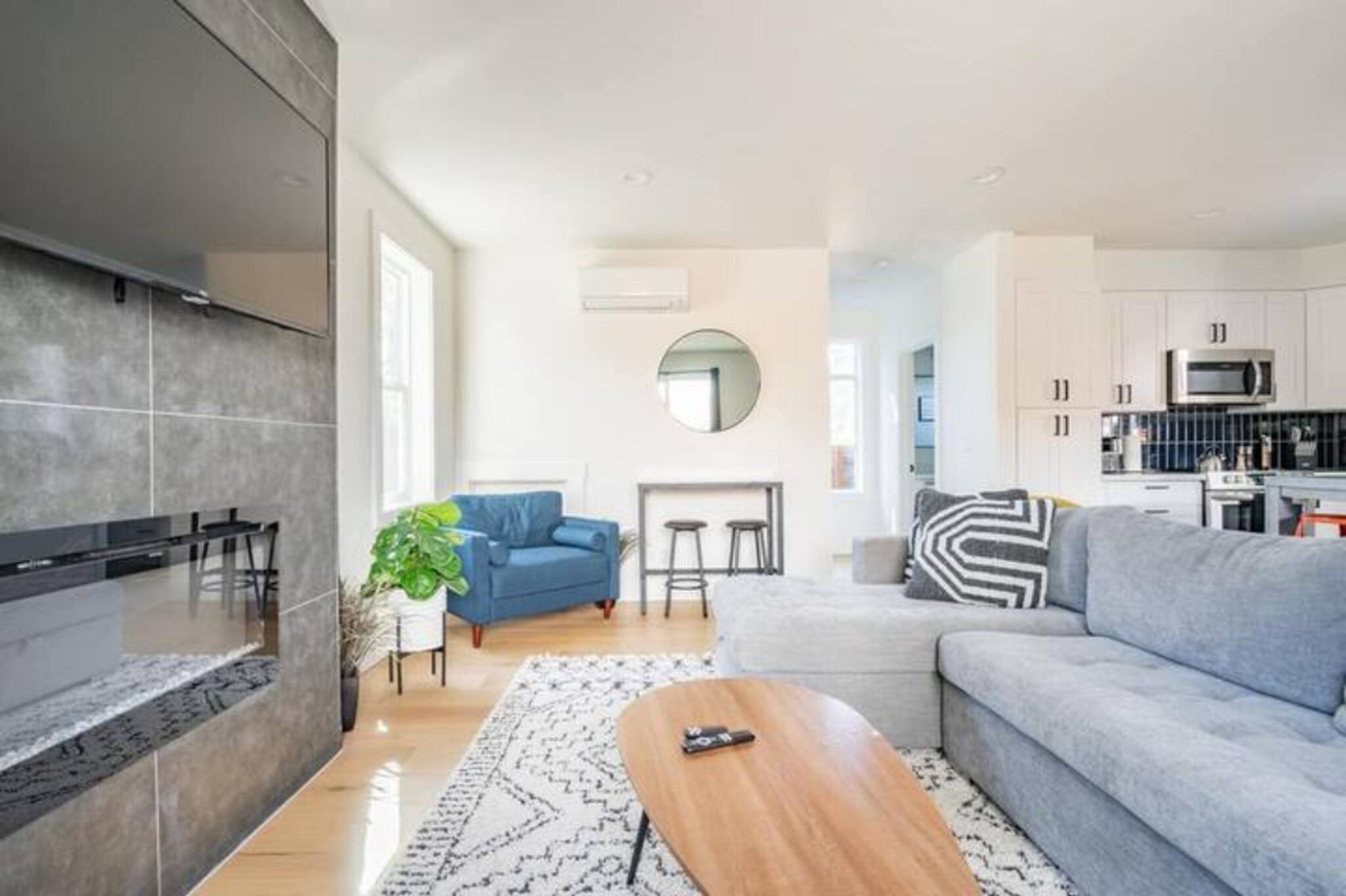 2br | Fireplace | West Seattle | Sophari Home F - Seattle, WA